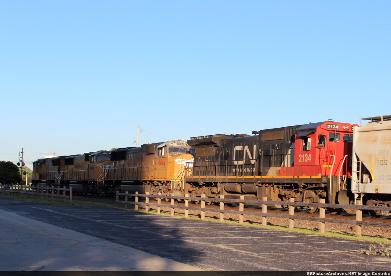 UP 4984 4420 4444 CN 2134